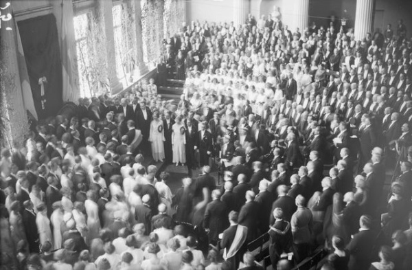 Conferment of Master’s Degrees – Elävän perinnön wikiluettelo